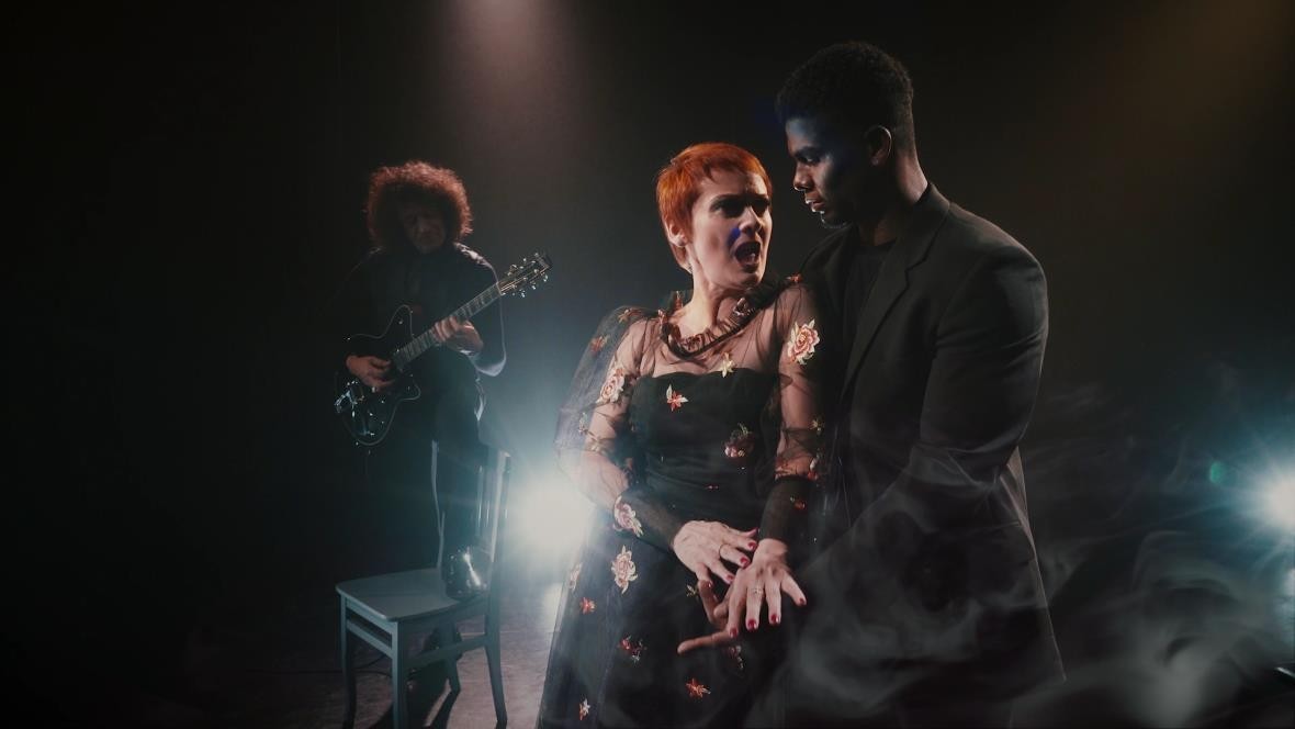 Mafalda Minnozzi lança clipe de “SACUMDÍ SACUMDÁ”, versão em italiano ...