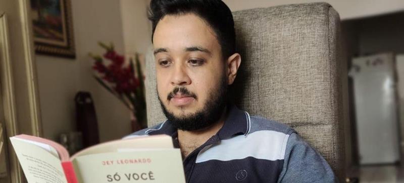 Com os seus quase 1 milhão de seguidores e 10 anos de carreira, conheça ...