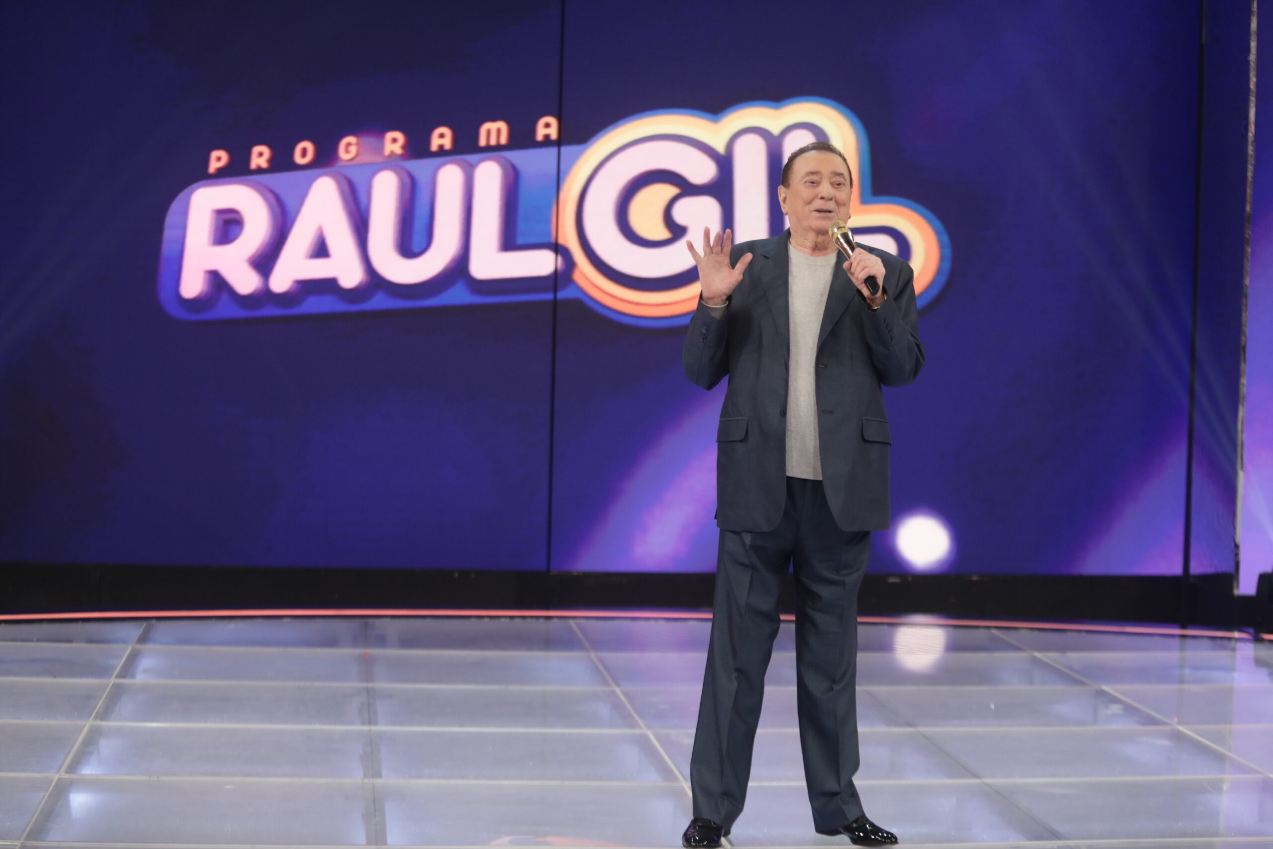 Agora em novo horário, Raul Gil estreia concurso musical "Shadow Brasil ...