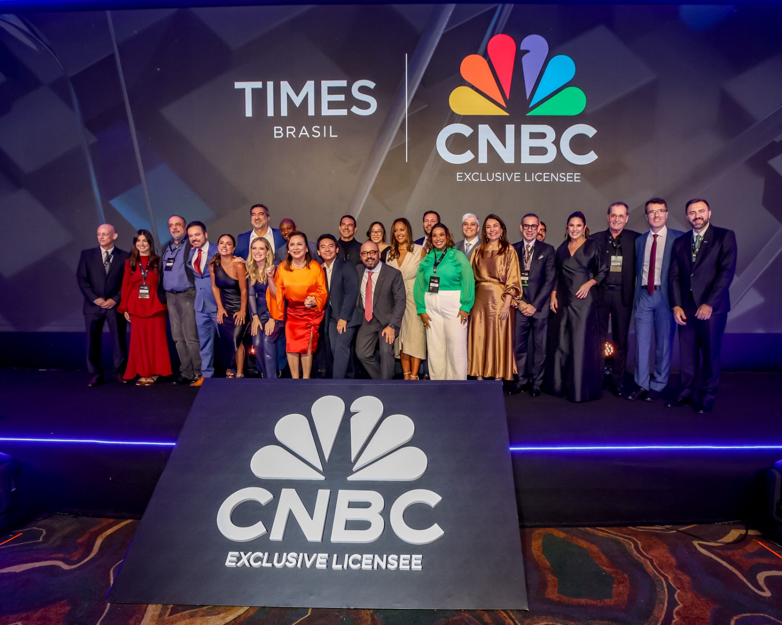 Com presença de autoridades, elenco e mais de mil convidados, CNBC ...