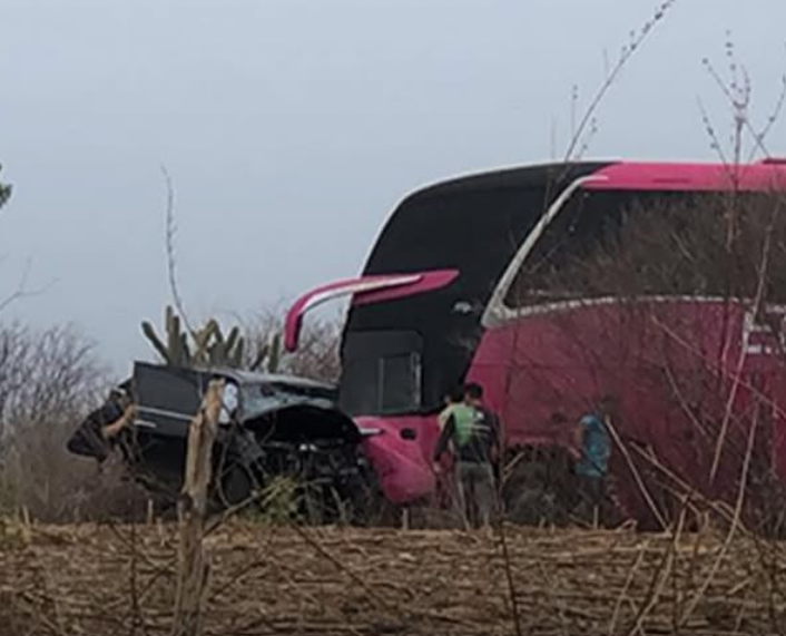 Acidente com ônibus clandestino deixa homem preso nas ferragens em Tauá ...
