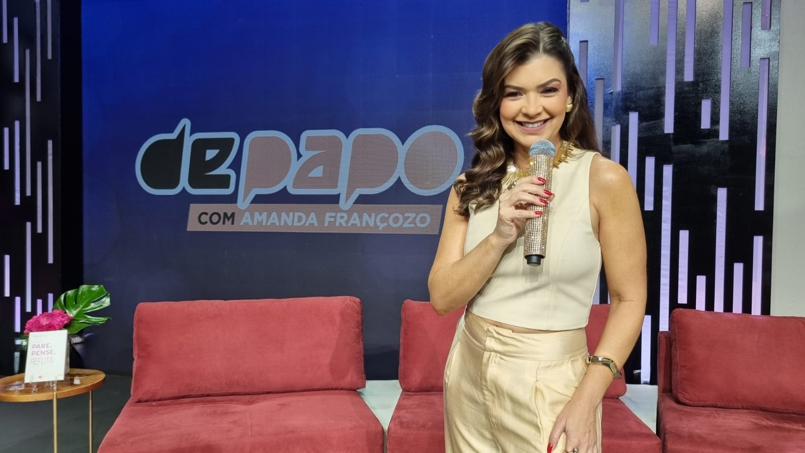 Amanda Françozo entrevista mulher que saiu do lixão para a riqueza ...