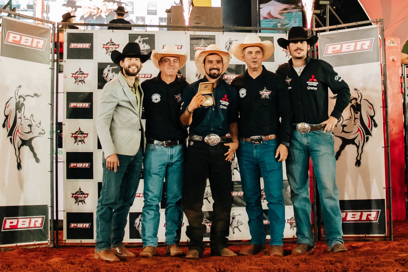 Cleber Henrique Marques é bicampeão da etapa internacional da PBR no Camaru 2025 - Imprensa e Mídia
